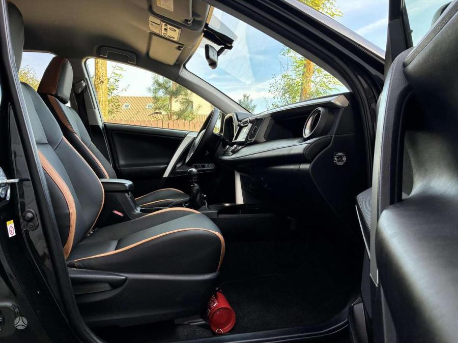 Black Toyota RAV4 2014 in Siauliai, with an engine capacity of 2.00 L and mileage of 249 thousand km for 10990 €, photo 12 on AUTOMOTO.COM.LV