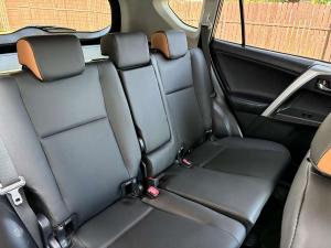 Black Toyota RAV4 2014 in Siauliai, with an engine capacity of 2.00 L and mileage of 249 thousand km for 10990 €, photo 17 on AUTOMOTO.COM.LV