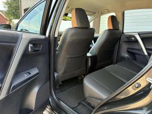 Black Toyota RAV4 2014 in Siauliai, with an engine capacity of 2.00 L and mileage of 249 thousand km for 10990 €, photo 22 on AUTOMOTO.COM.LV
