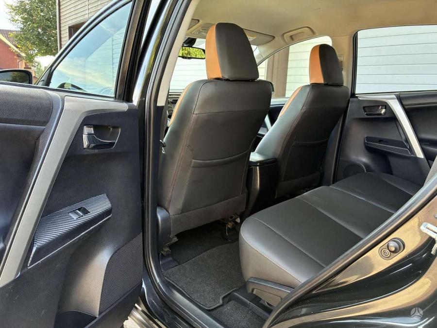 Black Toyota RAV4 2014 in Siauliai, with an engine capacity of 2.00 L and mileage of 249 thousand km for 10990 €, photo 22 on AUTOMOTO.COM.LV