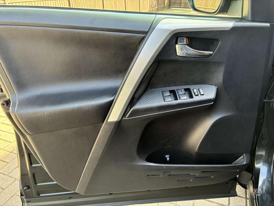 Black Toyota RAV4 2014 in Siauliai, with an engine capacity of 2.00 L and mileage of 249 thousand km for 10990 €, photo 28 on AUTOMOTO.COM.LV
