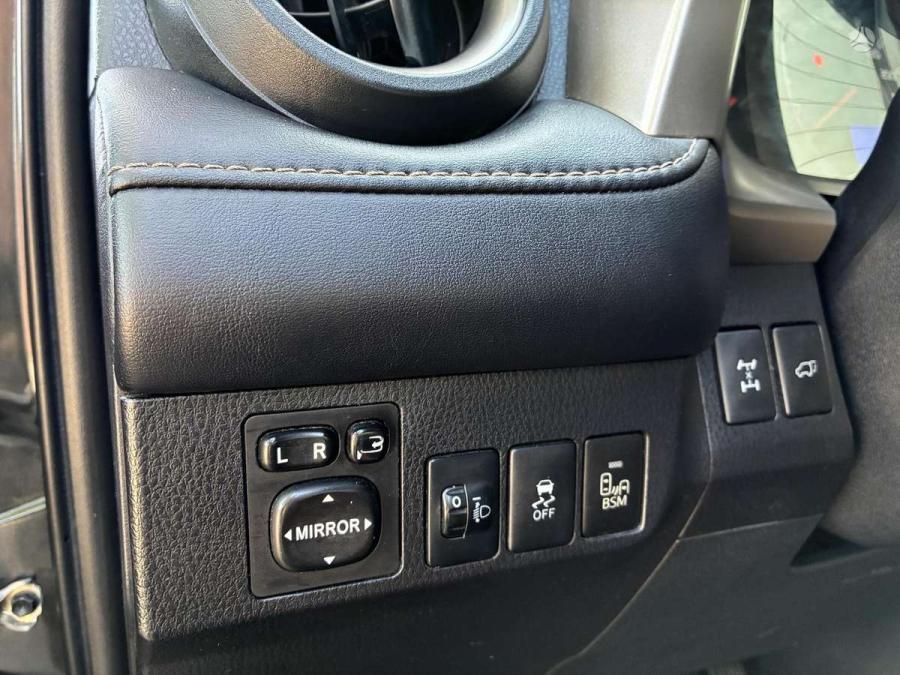 Black Toyota RAV4 2014 in Siauliai, with an engine capacity of 2.00 L and mileage of 249 thousand km for 10990 €, photo 29 on AUTOMOTO.COM.LV