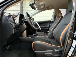 Black Toyota RAV4 2014 in Siauliai, with an engine capacity of 2.00 L and mileage of 249 thousand km for 10990 €, photo 31 on AUTOMOTO.COM.LV