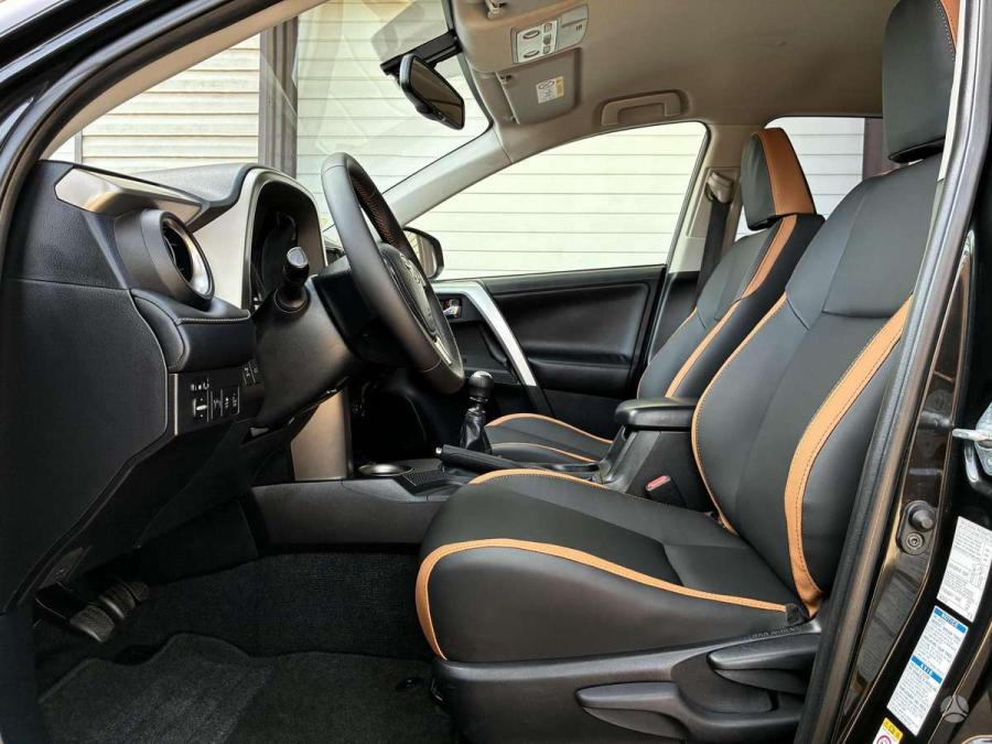 Black Toyota RAV4 2014 in Siauliai, with an engine capacity of 2.00 L and mileage of 249 thousand km for 10990 €, photo 31 on AUTOMOTO.COM.LV