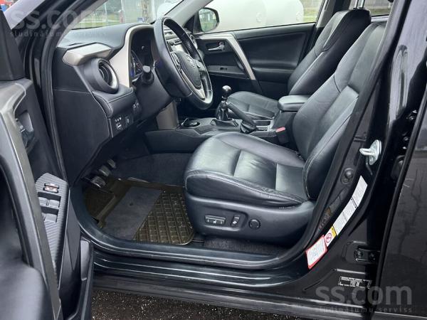 Melns Toyota RAV4 2014 Rīga, ar dzinēja tilpumu 2.20 L un nobraukumu 216 tūkst. km par 12150 €, foto 7 vietnē AUTOMOTO.COM.LV