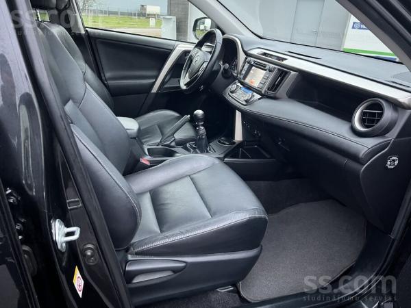 Melns Toyota RAV4 2014 Rīga, ar dzinēja tilpumu 2.20 L un nobraukumu 216 tūkst. km par 12150 €, foto 8 vietnē AUTOMOTO.COM.LV