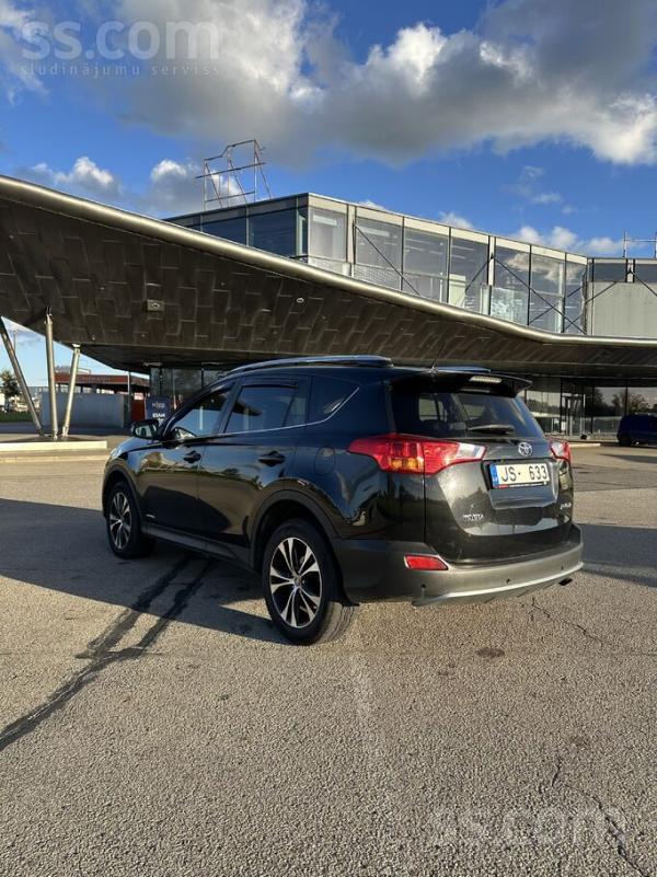 Black Toyota RAV4 2014 in Riga, with an engine capacity of 2.00 L and mileage of 177 thousand km for 11500 €, photo 3 on AUTOMOTO.COM.LV