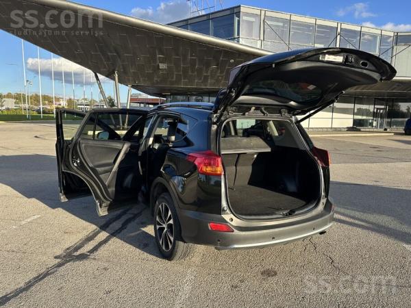 Black Toyota RAV4 2014 in Riga, with an engine capacity of 2.00 L and mileage of 177 thousand km for 11500 €, photo 4 on AUTOMOTO.COM.LV