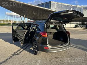Melns Toyota RAV4 2014 Rīga, ar dzinēja tilpumu 2.00 L un nobraukumu 177 tūkst. km par 11500 €, foto 4 vietnē AUTOMOTO.COM.LV