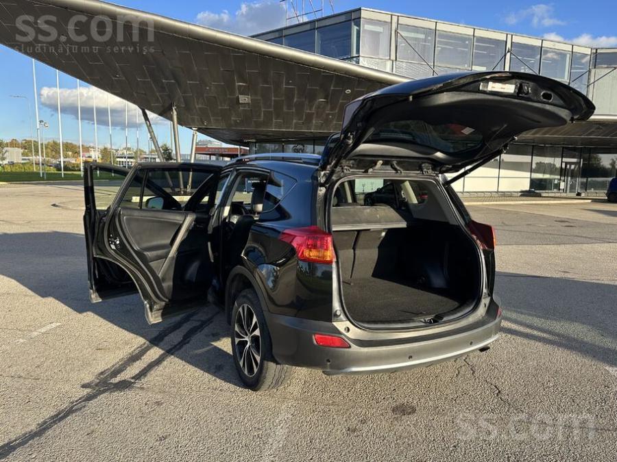 Melns Toyota RAV4 2014 Rīga, ar dzinēja tilpumu 2.00 L un nobraukumu 177 tūkst. km par 11500 €, foto 4 vietnē AUTOMOTO.COM.LV