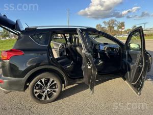 Melns Toyota RAV4 2014 Rīga, ar dzinēja tilpumu 2.00 L un nobraukumu 177 tūkst. km par 11500 €, foto 5 vietnē AUTOMOTO.COM.LV