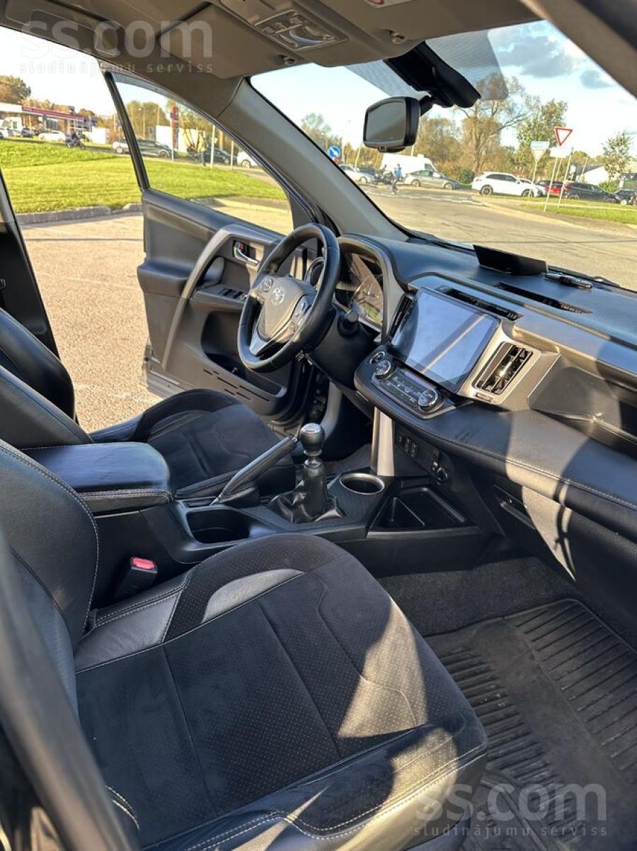 Melns Toyota RAV4 2014 Rīga, ar dzinēja tilpumu 2.00 L un nobraukumu 177 tūkst. km par 11500 €, foto 7 vietnē AUTOMOTO.COM.LV