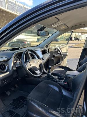 Melns Toyota RAV4 2014 Rīga, ar dzinēja tilpumu 2.00 L un nobraukumu 177 tūkst. km par 11500 €, foto 9 vietnē AUTOMOTO.COM.LV