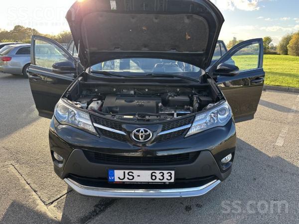 Black Toyota RAV4 2014 in Riga, with an engine capacity of 2.00 L and mileage of 177 thousand km for 11500 €, photo 10 on AUTOMOTO.COM.LV