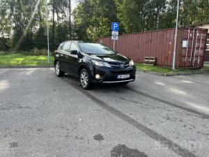 Черный Тойота РАВ 4 2014 в Рига, объемом двигателя 2.20 л и пробегом 216 тыс. км за 11950 €, фото 3 на AUTOMOTO.COM.LV