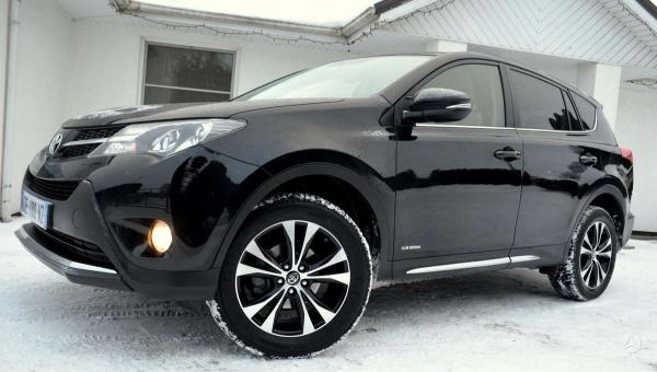 Black Toyota RAV4 2015 in Kaunas, with an engine capacity of 2.00 L and mileage of 230 thousand km for 11500 €, photo 3 on AUTOMOTO.COM.LV