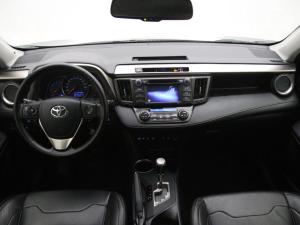 Melns Toyota RAV4 2015 Viļņa, ar dzinēja tilpumu 2.00 L un nobraukumu 181 tūkst. km par 13899 €, foto 2 vietnē AUTOMOTO.COM.LV