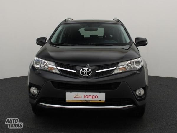 Black Toyota RAV4 2015 in Vilnius, with an engine capacity of 2.00 L and mileage of 181 thousand km for 13899 €, photo 3 on AUTOMOTO.COM.LV