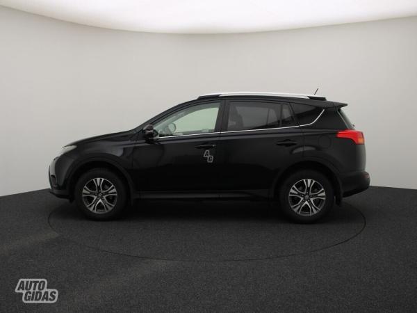 Black Toyota RAV4 2015 in Vilnius, with an engine capacity of 2.00 L and mileage of 181 thousand km for 13899 €, photo 6 on AUTOMOTO.COM.LV