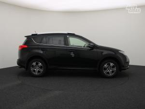 Melns Toyota RAV4 2015 Viļņa, ar dzinēja tilpumu 2.00 L un nobraukumu 181 tūkst. km par 13899 €, foto 9 vietnē AUTOMOTO.COM.LV