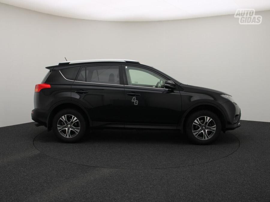 Melns Toyota RAV4 2015 Viļņa, ar dzinēja tilpumu 2.00 L un nobraukumu 181 tūkst. km par 13899 €, foto 9 vietnē AUTOMOTO.COM.LV