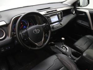 Melns Toyota RAV4 2015 Viļņa, ar dzinēja tilpumu 2.00 L un nobraukumu 181 tūkst. km par 13899 €, foto 16 vietnē AUTOMOTO.COM.LV