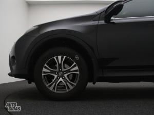 Melns Toyota RAV4 2015 Viļņa, ar dzinēja tilpumu 2.00 L un nobraukumu 181 tūkst. km par 13899 €, foto 28 vietnē AUTOMOTO.COM.LV