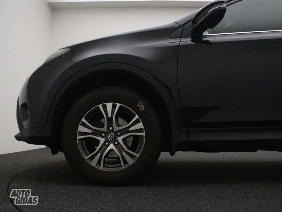 Melns Toyota RAV4 2015 Viļņa, ar dzinēja tilpumu 2.00 L un nobraukumu 181 tūkst. km par 13899 €, foto 28 vietnē AUTOMOTO.COM.LV