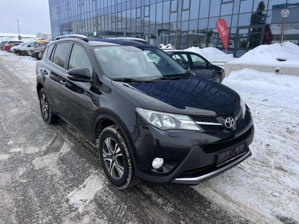Black Toyota RAV4 2015 in Panevezys, with an engine capacity of 2.00 L and mileage of 316 thousand km for 10500 €, photo 2 on AUTOMOTO.COM.LV