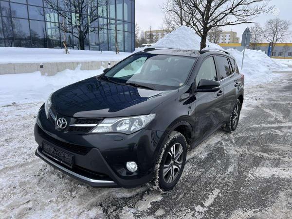 Black Toyota RAV4 2015 in Panevezys, with an engine capacity of 2.00 L and mileage of 316 thousand km for 10500 €, photo 3 on AUTOMOTO.COM.LV