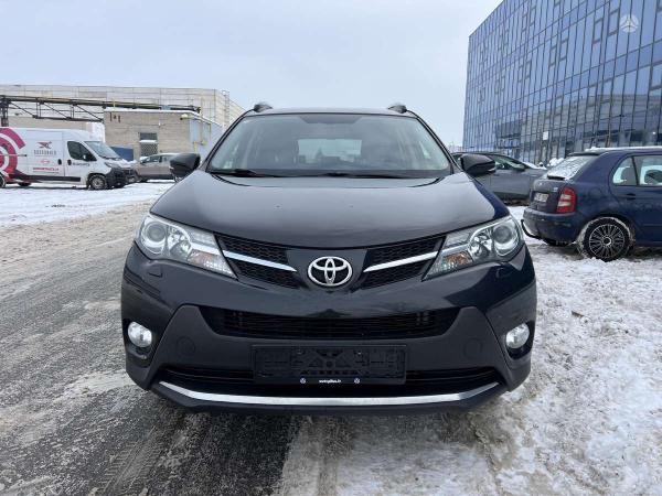 Black Toyota RAV4 2015 in Panevezys, with an engine capacity of 2.00 L and mileage of 316 thousand km for 10500 €, photo 5 on AUTOMOTO.COM.LV