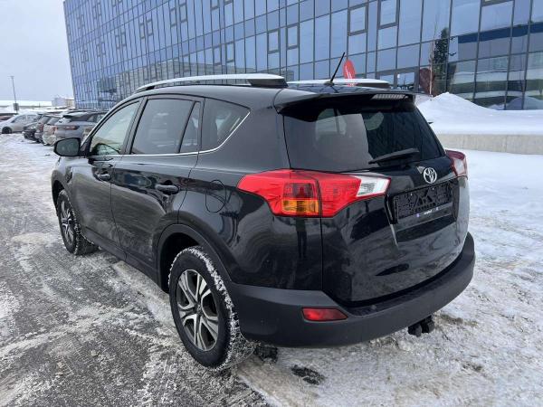 Black Toyota RAV4 2015 in Panevezys, with an engine capacity of 2.00 L and mileage of 316 thousand km for 10500 €, photo 7 on AUTOMOTO.COM.LV