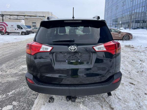 Black Toyota RAV4 2015 in Panevezys, with an engine capacity of 2.00 L and mileage of 316 thousand km for 10500 €, photo 9 on AUTOMOTO.COM.LV