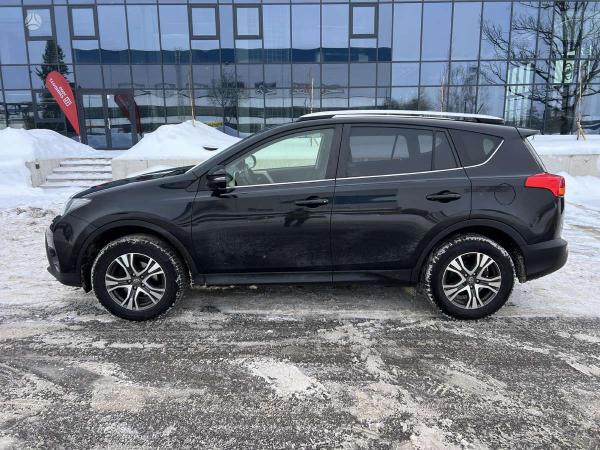 Black Toyota RAV4 2015 in Panevezys, with an engine capacity of 2.00 L and mileage of 316 thousand km for 10500 €, photo 10 on AUTOMOTO.COM.LV