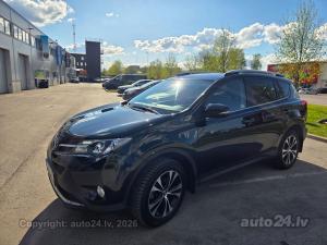 Melns Toyota RAV4 2015 Tallina, ar dzinēja tilpumu 2.00 L un nobraukumu 240 tūkst. km par 12500 €, foto  vietnē AUTOMOTO.COM.LV