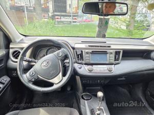 Melns Toyota RAV4 2015 Tallina, ar dzinēja tilpumu 2.00 L un nobraukumu 240 tūkst. km par 12500 €, foto 5 vietnē AUTOMOTO.COM.LV
