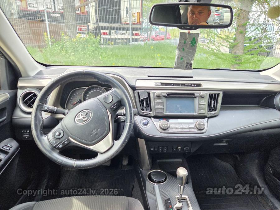 Melns Toyota RAV4 2015 Tallina, ar dzinēja tilpumu 2.00 L un nobraukumu 240 tūkst. km par 12500 €, foto 5 vietnē AUTOMOTO.COM.LV
