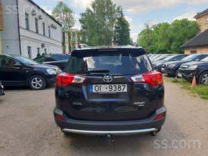 Black Toyota RAV4 2015 in Daugavpils, with an engine capacity of 2.20 L and mileage of 0 thousand km for 11850 €, photo 8 on AUTOMOTO.COM.LV