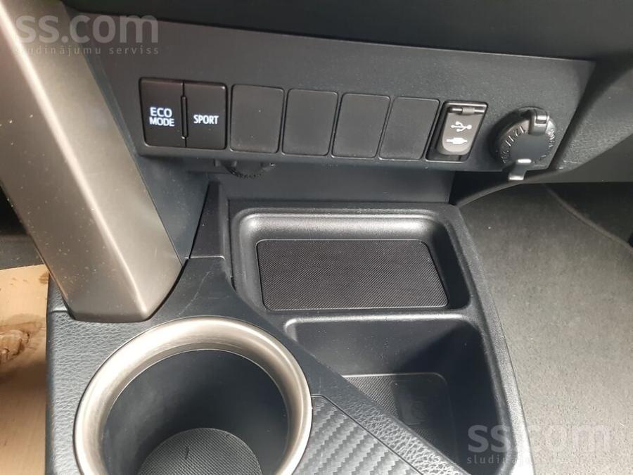 Black Toyota RAV4 2015 in Daugavpils, with an engine capacity of 2.20 L and mileage of 0 thousand km for 11850 €, photo 17 on AUTOMOTO.COM.LV