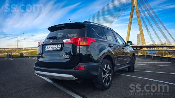 Melns Toyota RAV4 2015 Rīga, ar dzinēja tilpumu 2.20 L un nobraukumu 151 tūkst. km par 14100 €, foto 3 vietnē AUTOMOTO.COM.LV