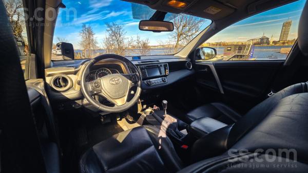 Melns Toyota RAV4 2015 Rīga, ar dzinēja tilpumu 2.20 L un nobraukumu 151 tūkst. km par 14100 €, foto 8 vietnē AUTOMOTO.COM.LV