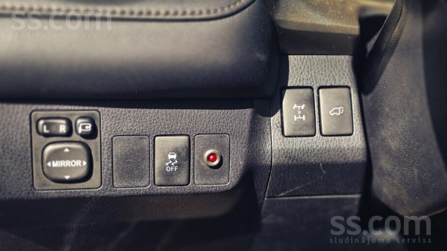Melns Toyota RAV4 2015 Rīga, ar dzinēja tilpumu 2.20 L un nobraukumu 151 tūkst. km par 14100 €, foto 12 vietnē AUTOMOTO.COM.LV