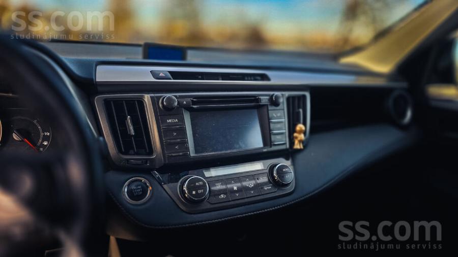 Melns Toyota RAV4 2015 Rīga, ar dzinēja tilpumu 2.20 L un nobraukumu 151 tūkst. km par 14100 €, foto 13 vietnē AUTOMOTO.COM.LV