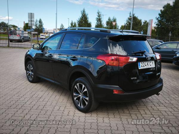 Black Toyota RAV4 2015 in Tartu, with an engine capacity of 2.20 L and mileage of 189 thousand km for 12999 €, photo 3 on AUTOMOTO.COM.LV