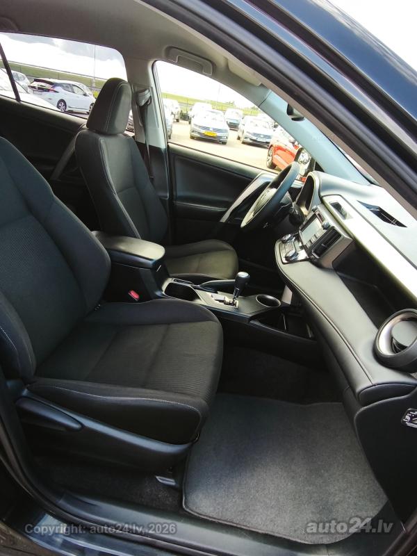 Black Toyota RAV4 2015 in Tartu, with an engine capacity of 2.20 L and mileage of 189 thousand km for 12999 €, photo 5 on AUTOMOTO.COM.LV