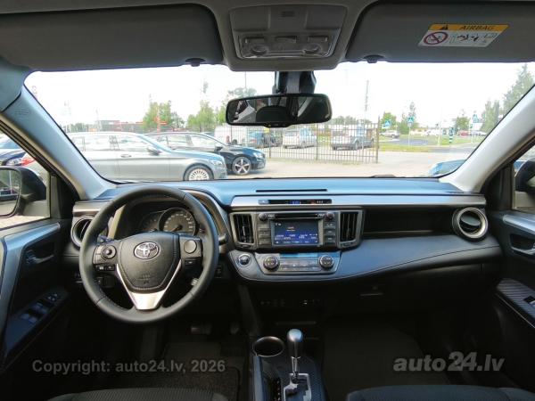 Black Toyota RAV4 2015 in Tartu, with an engine capacity of 2.20 L and mileage of 189 thousand km for 12999 €, photo 9 on AUTOMOTO.COM.LV
