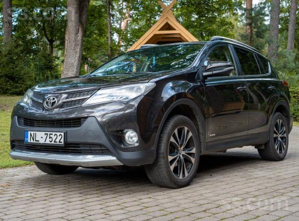 Black Toyota RAV4 2015 in Ogre, with an engine capacity of 2.20 L and mileage of 320 thousand km for 11500 €, photo 5 on AUTOMOTO.COM.LV