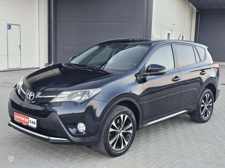 Black Toyota RAV4 2015 in Vilnius, with an engine capacity of 2.00 L and mileage of 171 thousand km for 13500 €, photo 1 on AUTOMOTO.COM.LV