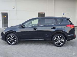 Black Toyota RAV4 2015 in Vilnius, with an engine capacity of 2.00 L and mileage of 171 thousand km for 13500 €, photo 4 on AUTOMOTO.COM.LV