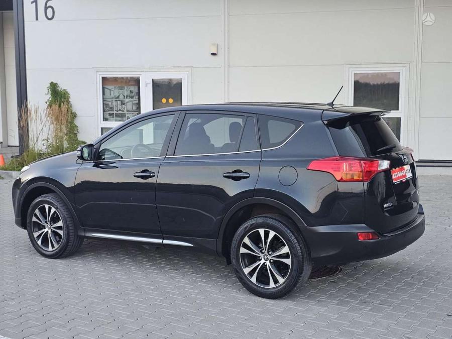 Black Toyota RAV4 2015 in Vilnius, with an engine capacity of 2.00 L and mileage of 171 thousand km for 13500 €, photo 5 on AUTOMOTO.COM.LV